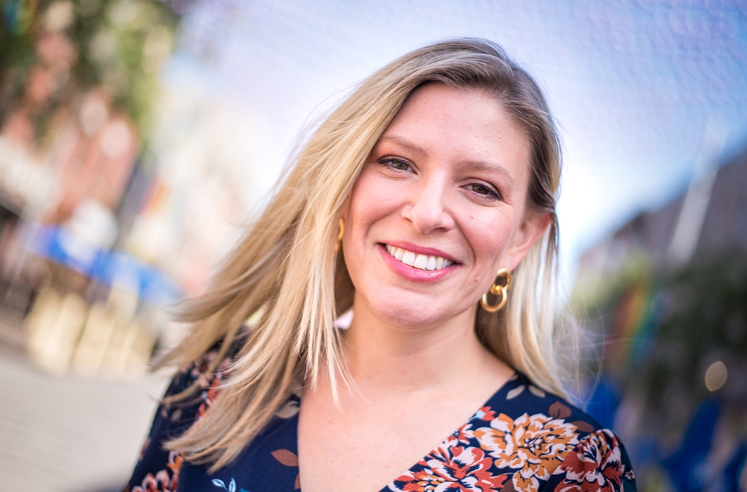 Anne-Marie Withenshaw : passionnée de télévision | ICI ARTV